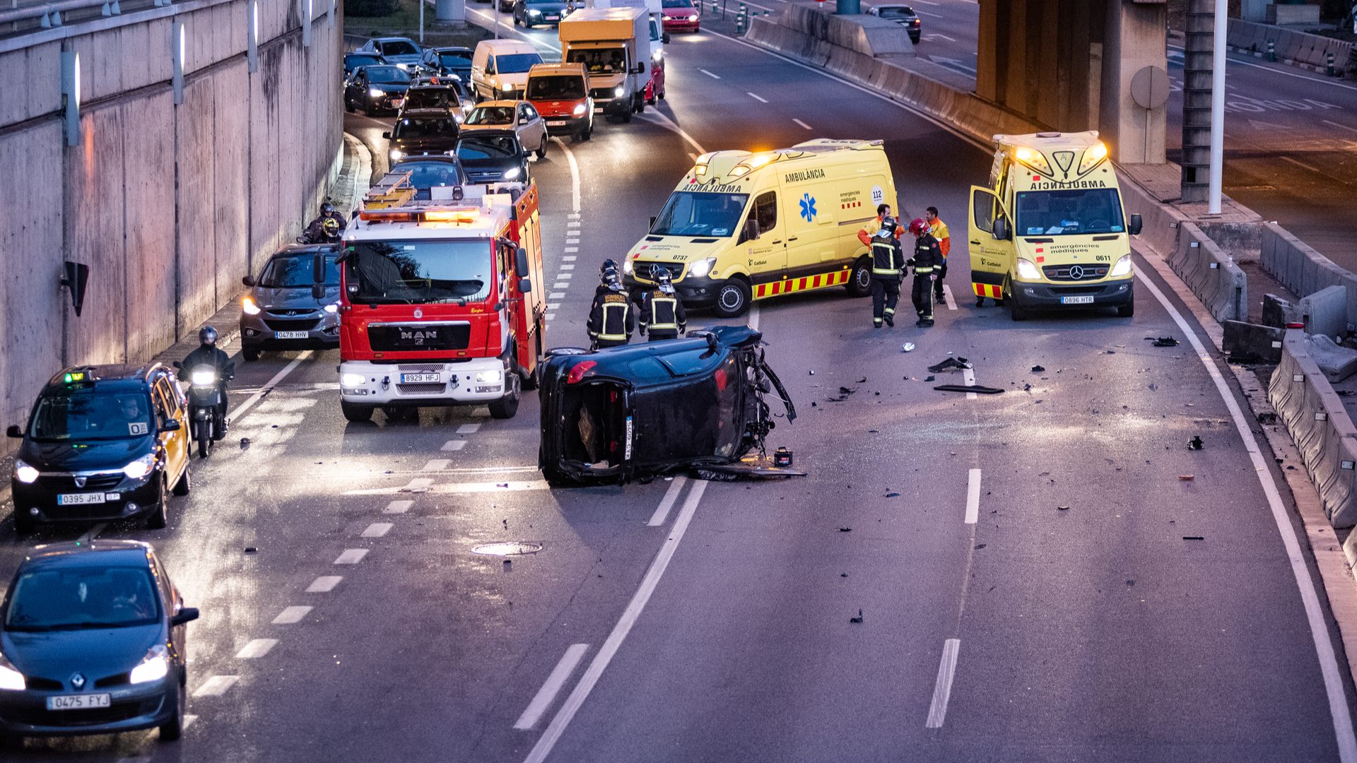 El alcohol y las drogas siguen detrás de la mitad de los accidentes