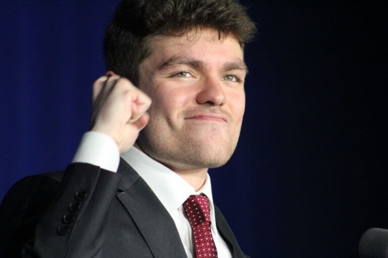 Quién es Nick Fuentes y sus ‘groypers’